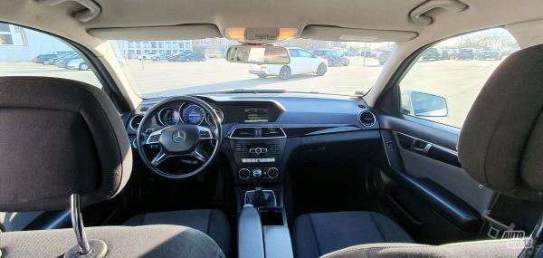 Balts Mercedes-Benz C 200 2014 Viļņa, ar dzinēja tilpumu 2.10 L un nobraukumu 300 tūkst. km par 3600 €, foto 9 vietnē AUTOMOTO.COM.LV