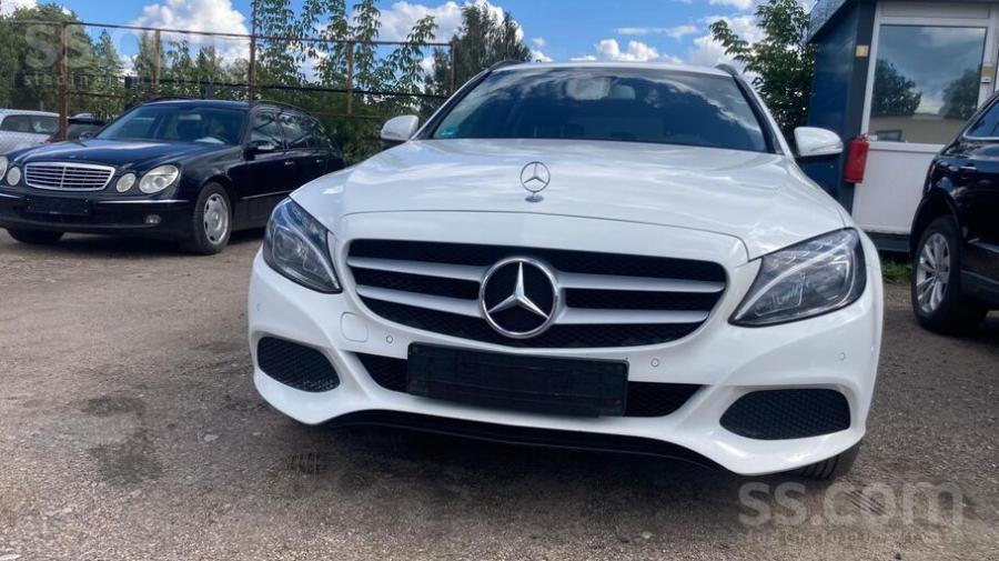 White Mercedes-Benz C 200 2015 in Riga, with an engine capacity of 1.60 L and mileage of 269 thousand km for 11500 €, photo 3 on AUTOMOTO.COM.LV