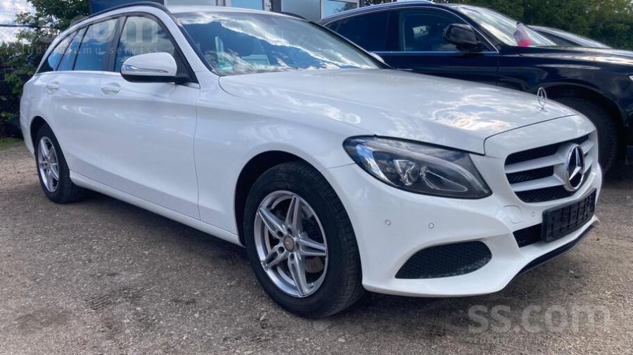 White Mercedes-Benz C 200 2015 in Riga, with an engine capacity of 1.60 L and mileage of 269 thousand km for 11500 €, photo 5 on AUTOMOTO.COM.LV