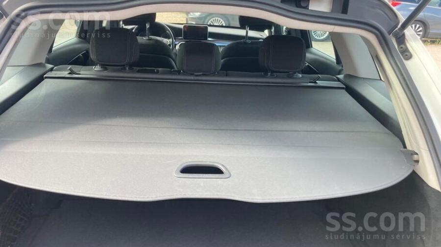 White Mercedes-Benz C 200 2015 in Riga, with an engine capacity of 1.60 L and mileage of 269 thousand km for 11500 €, photo 16 on AUTOMOTO.COM.LV