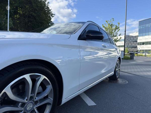 White Mercedes-Benz C 200 2016 in Vilnius, with an engine capacity of 0.00 L and mileage of 276 thousand km for 8500 €, photo 9 on AUTOMOTO.COM.LV