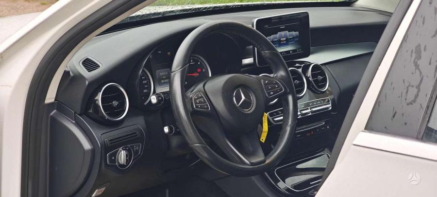 Balts Mercedes-Benz C 200 2016 Utena, ar dzinēja tilpumu 1.60 L un nobraukumu 302 tūkst. km par 7650 €, foto 10 vietnē AUTOMOTO.COM.LV