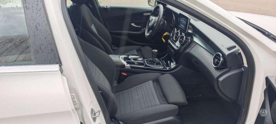 Balts Mercedes-Benz C 200 2016 Utena, ar dzinēja tilpumu 1.60 L un nobraukumu 302 tūkst. km par 7650 €, foto 12 vietnē AUTOMOTO.COM.LV