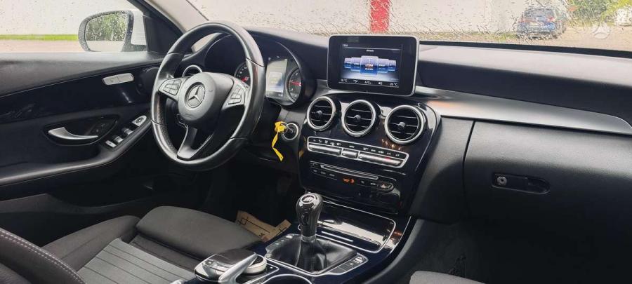 Balts Mercedes-Benz C 200 2016 Utena, ar dzinēja tilpumu 1.60 L un nobraukumu 302 tūkst. km par 7650 €, foto 13 vietnē AUTOMOTO.COM.LV