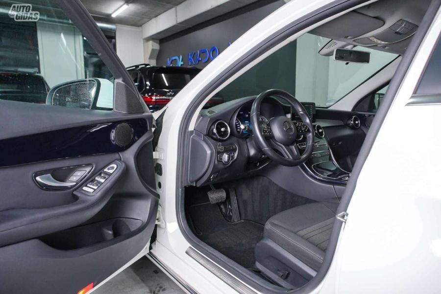 Balts Mercedes-Benz C 200 2018 Marijampole, ar dzinēja tilpumu 2.00 L un nobraukumu 195 tūkst. km par 13950 €, foto 20 vietnē AUTOMOTO.COM.LV