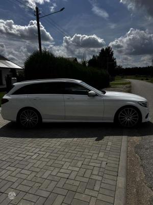White Mercedes-Benz C 200 2018 in Kaunas, with an engine capacity of 2.14 L and mileage of 267 thousand km for 13900 €, photo 5 on AUTOMOTO.COM.LV