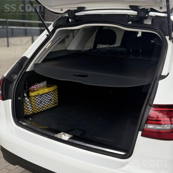 White Mercedes-Benz C 200 2019 in Daugavpils, with an engine capacity of 1.60 L and mileage of 255 thousand km for 16700 €, photo 8 on AUTOMOTO.COM.LV