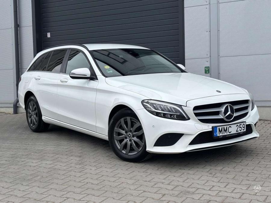 White Mercedes-Benz C 200 2019 in Vilnius, with an engine capacity of 1.60 L and mileage of 268 thousand km for 16500 €, photo 6 on AUTOMOTO.COM.LV