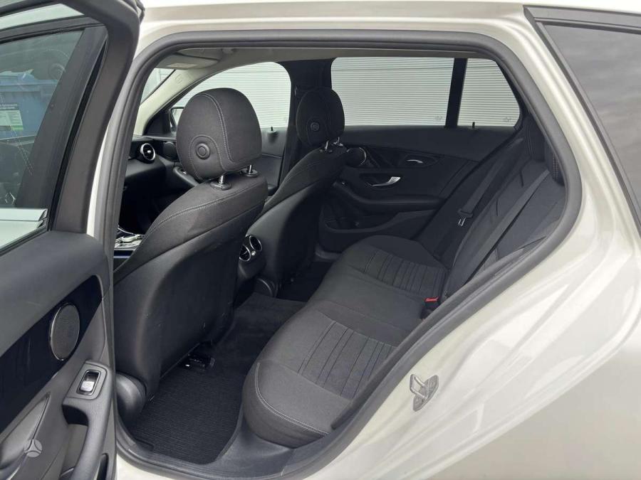 White Mercedes-Benz C 200 2019 in Vilnius, with an engine capacity of 1.60 L and mileage of 268 thousand km for 16500 €, photo 12 on AUTOMOTO.COM.LV