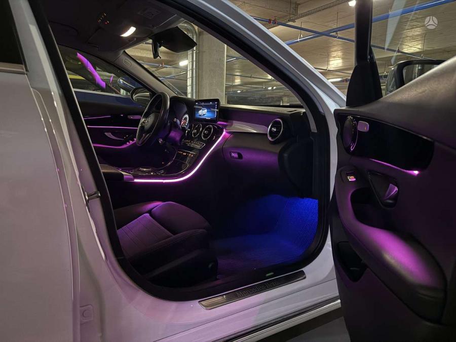 White Mercedes-Benz C 200 2019 in Vilnius, with an engine capacity of 1.60 L and mileage of 268 thousand km for 16500 €, photo 19 on AUTOMOTO.COM.LV