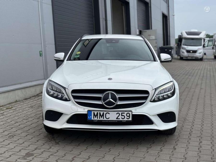 White Mercedes-Benz C 200 2019 in Vilnius, with an engine capacity of 1.60 L and mileage of 268 thousand km for 16500 €, photo 20 on AUTOMOTO.COM.LV