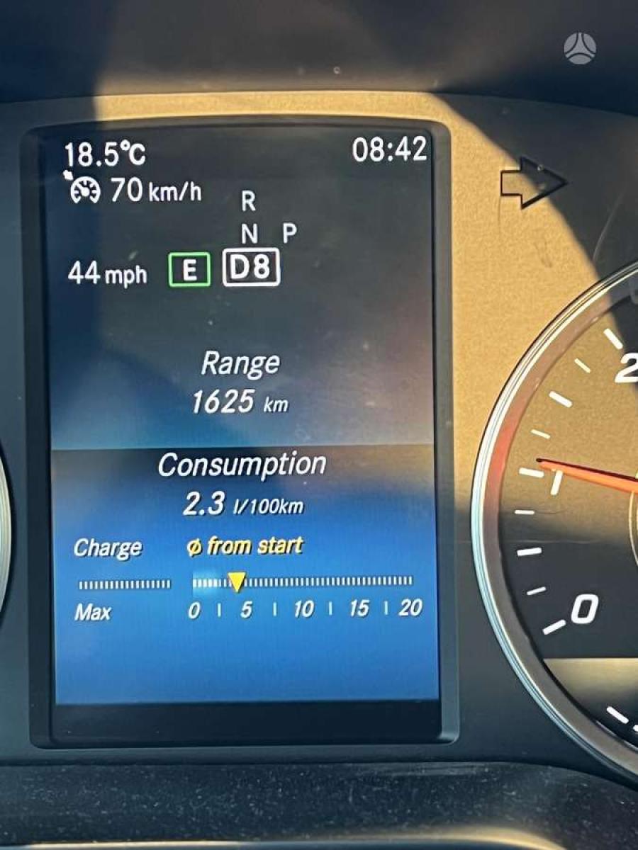 White Mercedes-Benz C 200 2019 in Vilnius, with an engine capacity of 1.60 L and mileage of 268 thousand km for 16500 €, photo 23 on AUTOMOTO.COM.LV