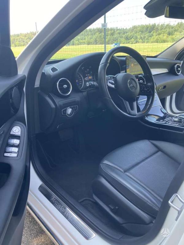 White Mercedes-Benz C 200 2020 in Druskininkai, with an engine capacity of 1.60 L and mileage of 176 thousand km for 18300 €, photo 4 on AUTOMOTO.COM.LV