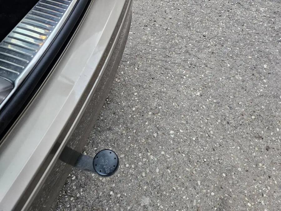 Yellow Mercedes-Benz C 200 2008 in Jekabpils, with an engine capacity of 2.20 L and mileage of 302 thousand km for 4890 €, photo 5 on AUTOMOTO.COM.LV