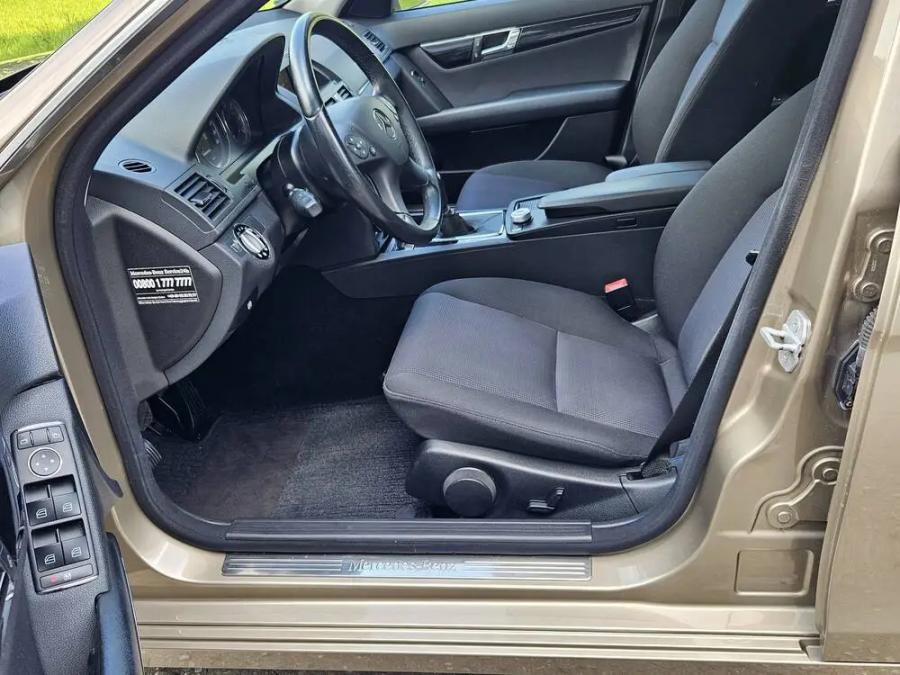 Yellow Mercedes-Benz C 200 2008 in Jekabpils, with an engine capacity of 2.20 L and mileage of 302 thousand km for 4890 €, photo 16 on AUTOMOTO.COM.LV
