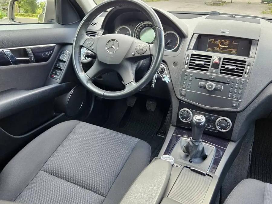 Yellow Mercedes-Benz C 200 2008 in Jekabpils, with an engine capacity of 2.20 L and mileage of 302 thousand km for 4890 €, photo 23 on AUTOMOTO.COM.LV
