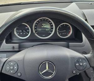 Yellow Mercedes-Benz C 200 2008 in Jekabpils, with an engine capacity of 2.20 L and mileage of 302 thousand km for 4890 €, photo 31 on AUTOMOTO.COM.LV