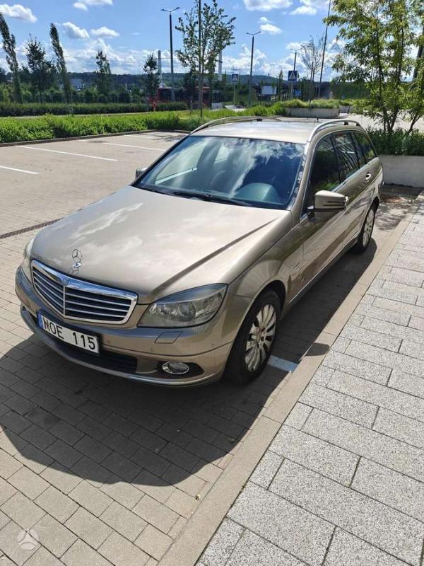 Yellow Mercedes-Benz C 200 2009 in Vilnius, with an engine capacity of 2.15 L and mileage of 301 thousand km for 3500 €, photo 1 on AUTOMOTO.COM.LV