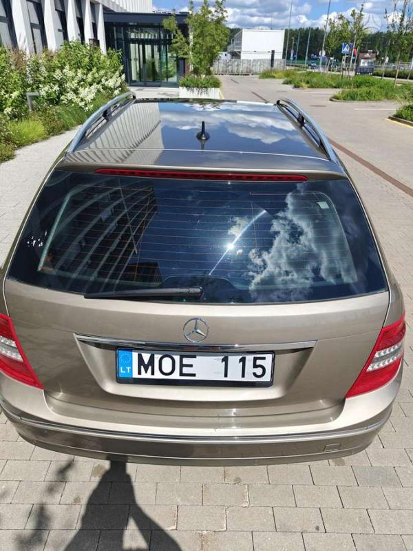 Yellow Mercedes-Benz C 200 2009 in Vilnius, with an engine capacity of 2.15 L and mileage of 301 thousand km for 3500 €, photo 4 on AUTOMOTO.COM.LV