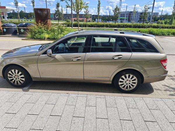 Yellow Mercedes-Benz C 200 2009 in Vilnius, with an engine capacity of 2.15 L and mileage of 301 thousand km for 3500 €, photo 7 on AUTOMOTO.COM.LV
