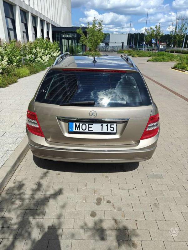 Yellow Mercedes-Benz C 200 2009 in Vilnius, with an engine capacity of 2.15 L and mileage of 301 thousand km for 3500 €, photo 8 on AUTOMOTO.COM.LV