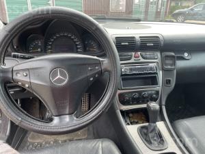 Черный Мерседес Ц 220 2002 в Краслава, объемом двигателя 2.20 л и пробегом 366 тыс. км за 1100 €, фото 6 на AUTOMOTO.COM.LV