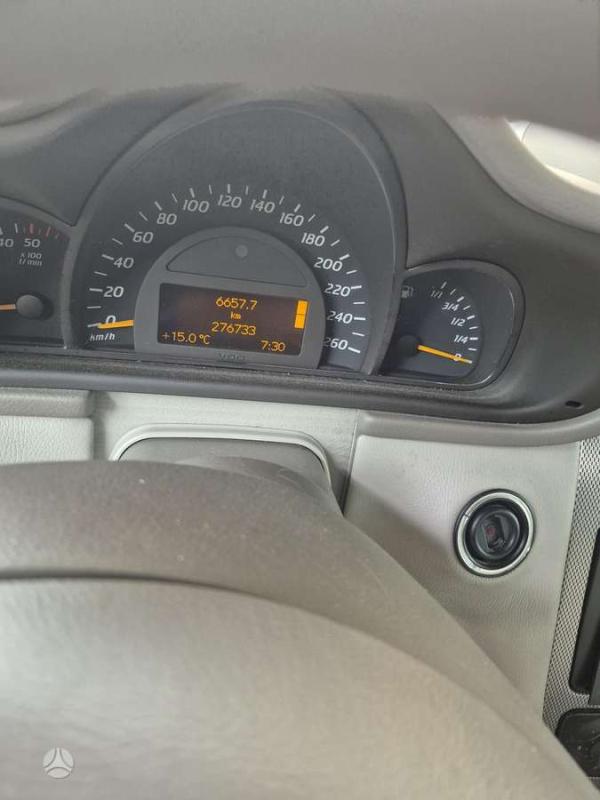 Black Mercedes-Benz c-220 2002 in Siauliai, with an engine capacity of 2.20 L and mileage of 277 thousand km for 1700 €, photo 3 on AUTOMOTO.COM.LV