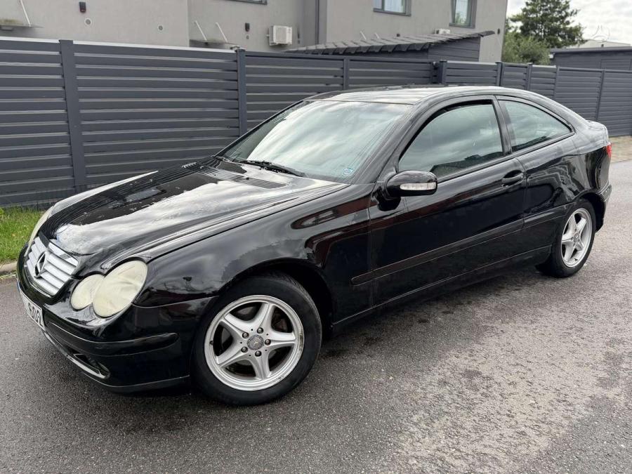 Melns Mercedes-Benz c-220 2002 Kauņa, ar dzinēja tilpumu 2.15 L un nobraukumu 368 tūkst. km par 850 €, foto 3 vietnē AUTOMOTO.COM.LV