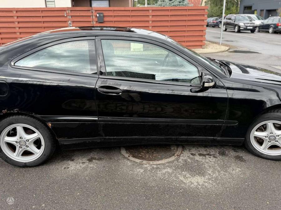Melns Mercedes-Benz c-220 2002 Kauņa, ar dzinēja tilpumu 2.15 L un nobraukumu 368 tūkst. km par 850 €, foto 6 vietnē AUTOMOTO.COM.LV