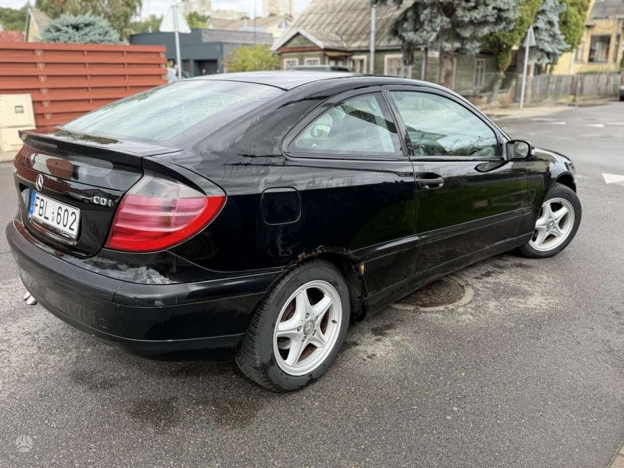 Melns Mercedes-Benz c-220 2002 Kauņa, ar dzinēja tilpumu 2.15 L un nobraukumu 368 tūkst. km par 850 €, foto 8 vietnē AUTOMOTO.COM.LV