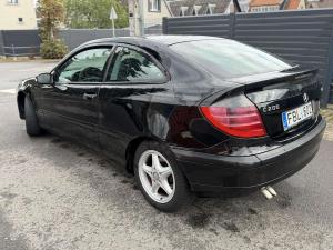 Melns Mercedes-Benz c-220 2002 Kauņa, ar dzinēja tilpumu 2.15 L un nobraukumu 368 tūkst. km par 850 €, foto 10 vietnē AUTOMOTO.COM.LV