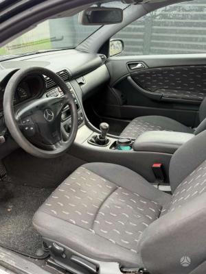 Melns Mercedes-Benz c-220 2002 Kauņa, ar dzinēja tilpumu 2.15 L un nobraukumu 368 tūkst. km par 850 €, foto 12 vietnē AUTOMOTO.COM.LV