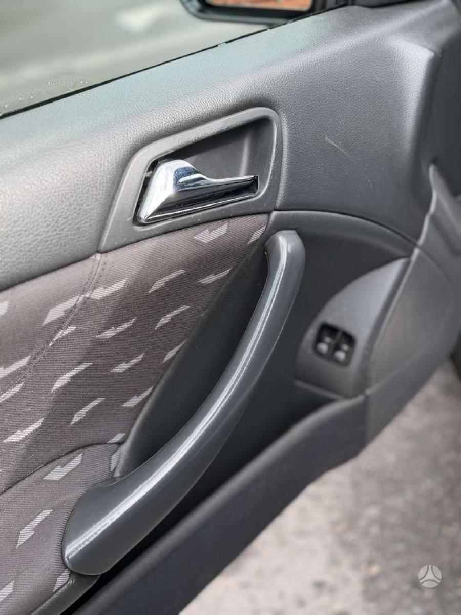 Melns Mercedes-Benz c-220 2002 Kauņa, ar dzinēja tilpumu 2.15 L un nobraukumu 368 tūkst. km par 850 €, foto 16 vietnē AUTOMOTO.COM.LV