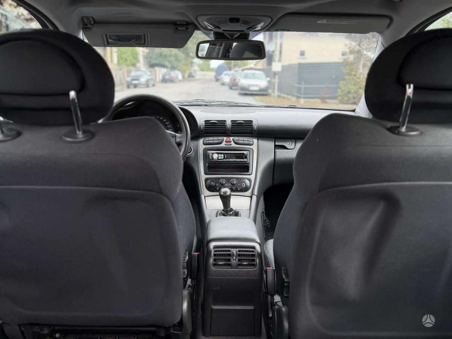 Melns Mercedes-Benz c-220 2002 Kauņa, ar dzinēja tilpumu 2.15 L un nobraukumu 368 tūkst. km par 850 €, foto 17 vietnē AUTOMOTO.COM.LV