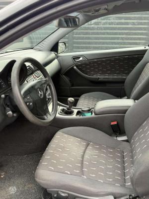 Melns Mercedes-Benz c-220 2002 Kauņa, ar dzinēja tilpumu 2.15 L un nobraukumu 368 tūkst. km par 850 €, foto 18 vietnē AUTOMOTO.COM.LV