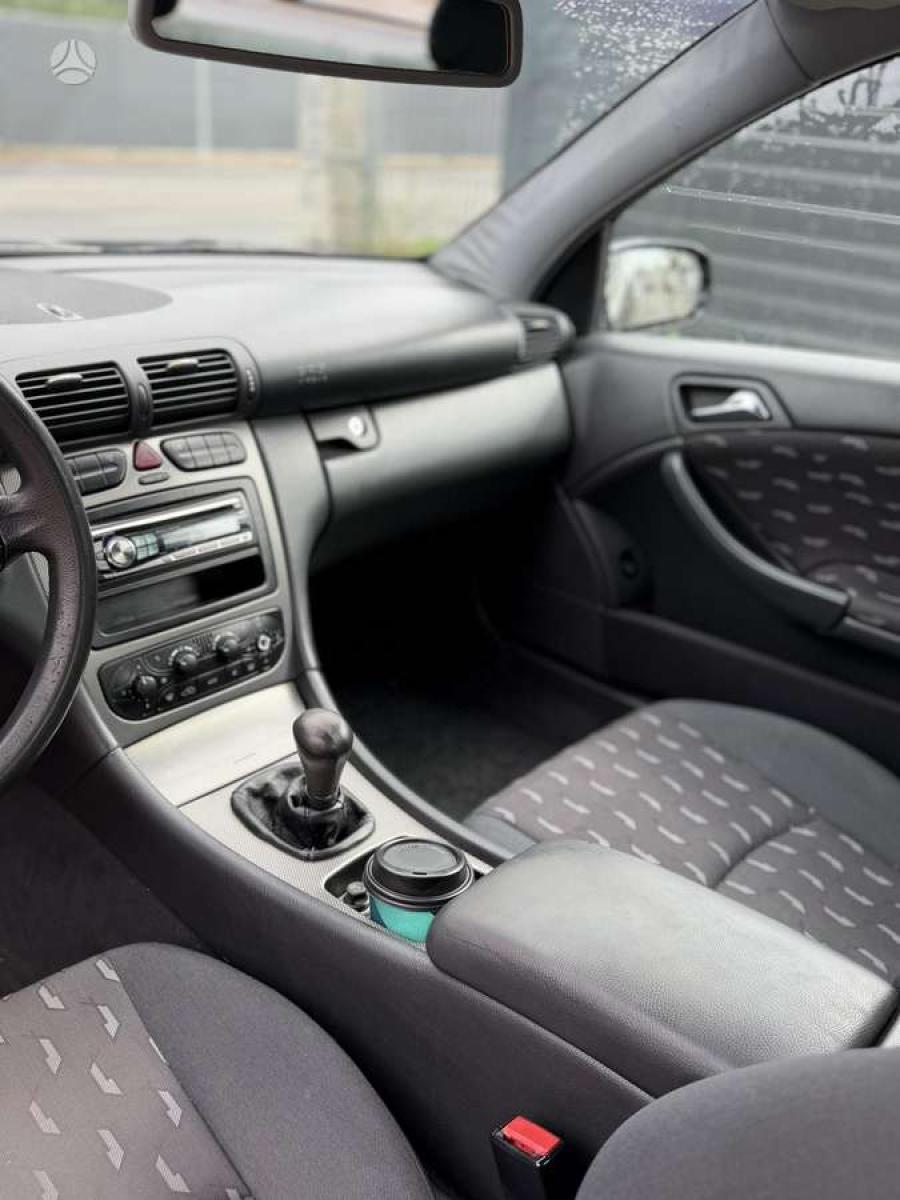 Melns Mercedes-Benz c-220 2002 Kauņa, ar dzinēja tilpumu 2.15 L un nobraukumu 368 tūkst. km par 850 €, foto 21 vietnē AUTOMOTO.COM.LV