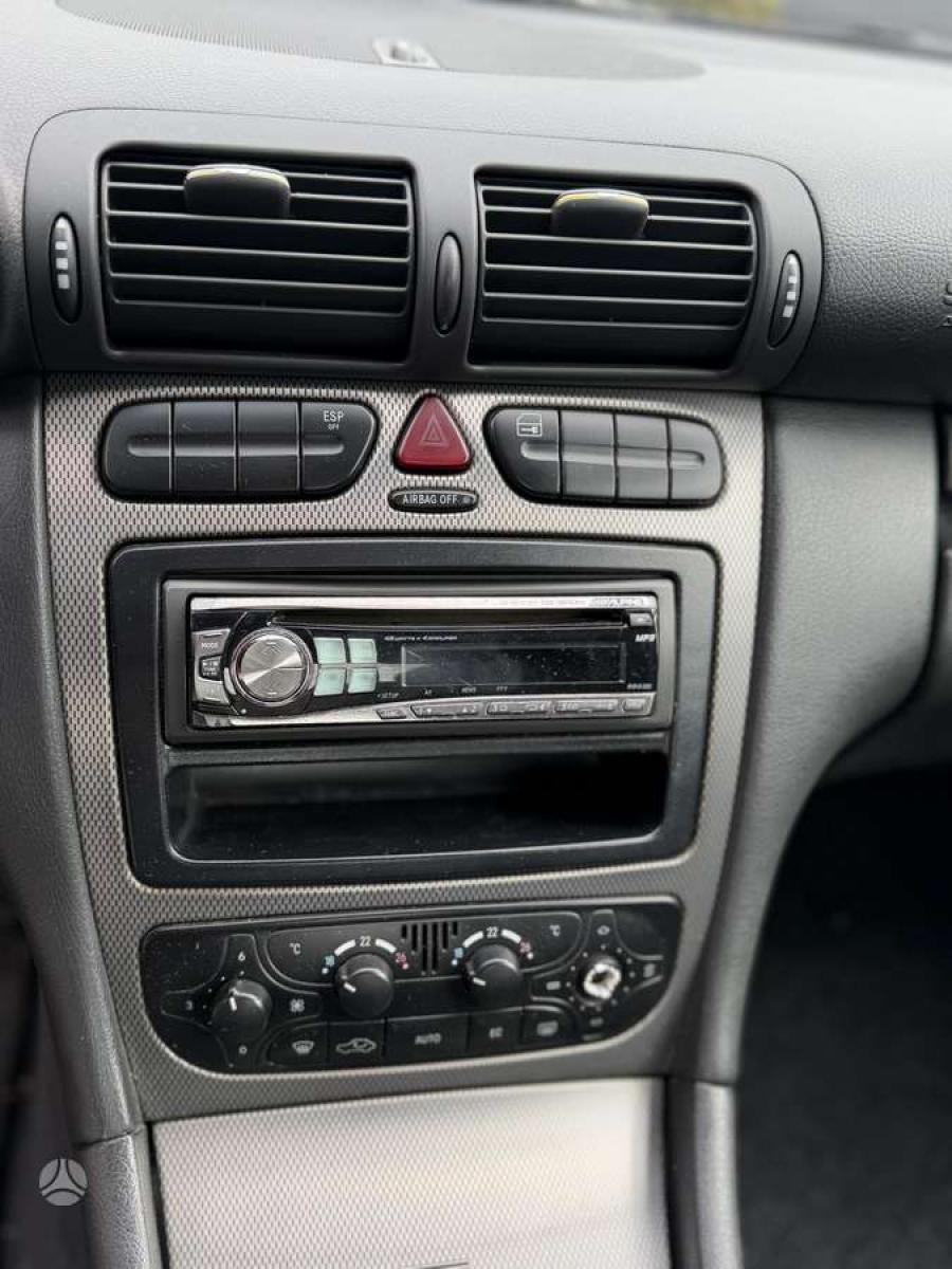 Melns Mercedes-Benz c-220 2002 Kauņa, ar dzinēja tilpumu 2.15 L un nobraukumu 368 tūkst. km par 850 €, foto 22 vietnē AUTOMOTO.COM.LV