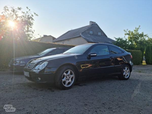 Black Mercedes-Benz c-220 2003 in Kaunas, with an engine capacity of 2.10 L and mileage of 247 thousand km for 1000 €, photo 3 on AUTOMOTO.COM.LV