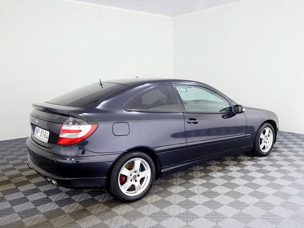 Black Mercedes-Benz c-220 2004 in Tallinn, with an engine capacity of 2.20 L and mileage of 229 thousand km for 1199 €, photo 3 on AUTOMOTO.COM.LV