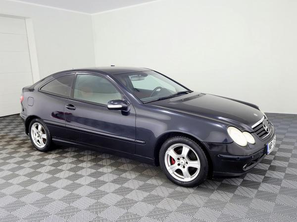 Black Mercedes-Benz c-220 2004 in Tallinn, with an engine capacity of 2.20 L and mileage of 229 thousand km for 999 €, photo 1 on AUTOMOTO.COM.LV