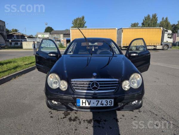 Melns Mercedes-Benz c-220 2006 Rīga, ar dzinēja tilpumu 2.20 L un nobraukumu 243 tūkst. km par 2899 €, foto 1 vietnē AUTOMOTO.COM.LV