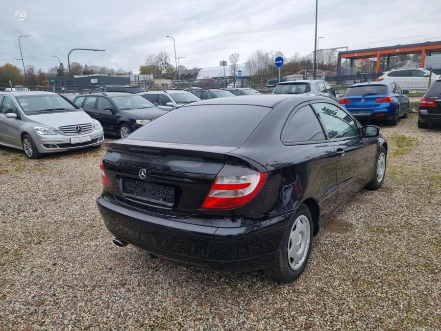 Melns Mercedes-Benz c-220 2007 Kauņa, ar dzinēja tilpumu 2.20 L un nobraukumu 300 tūkst. km par 1850 €, foto 2 vietnē AUTOMOTO.COM.LV