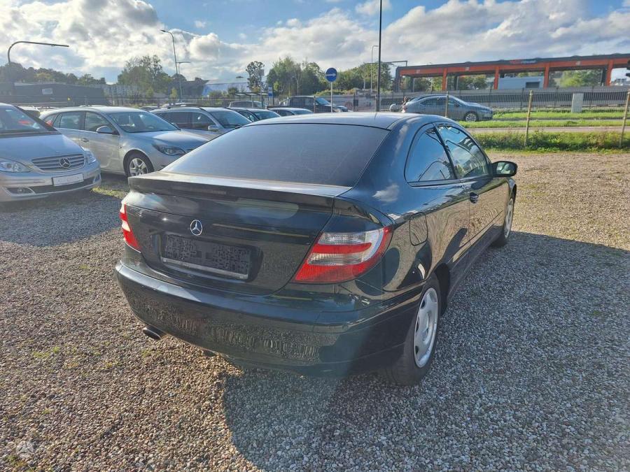 Black Mercedes-Benz c-220 2007 in Kaunas, with an engine capacity of 2.20 L and mileage of 300 thousand km for 1650 €, photo 3 on AUTOMOTO.COM.LV