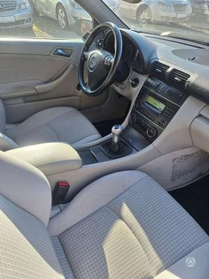 Black Mercedes-Benz c-220 2007 in Kaunas, with an engine capacity of 2.20 L and mileage of 300 thousand km for 1650 €, photo 6 on AUTOMOTO.COM.LV