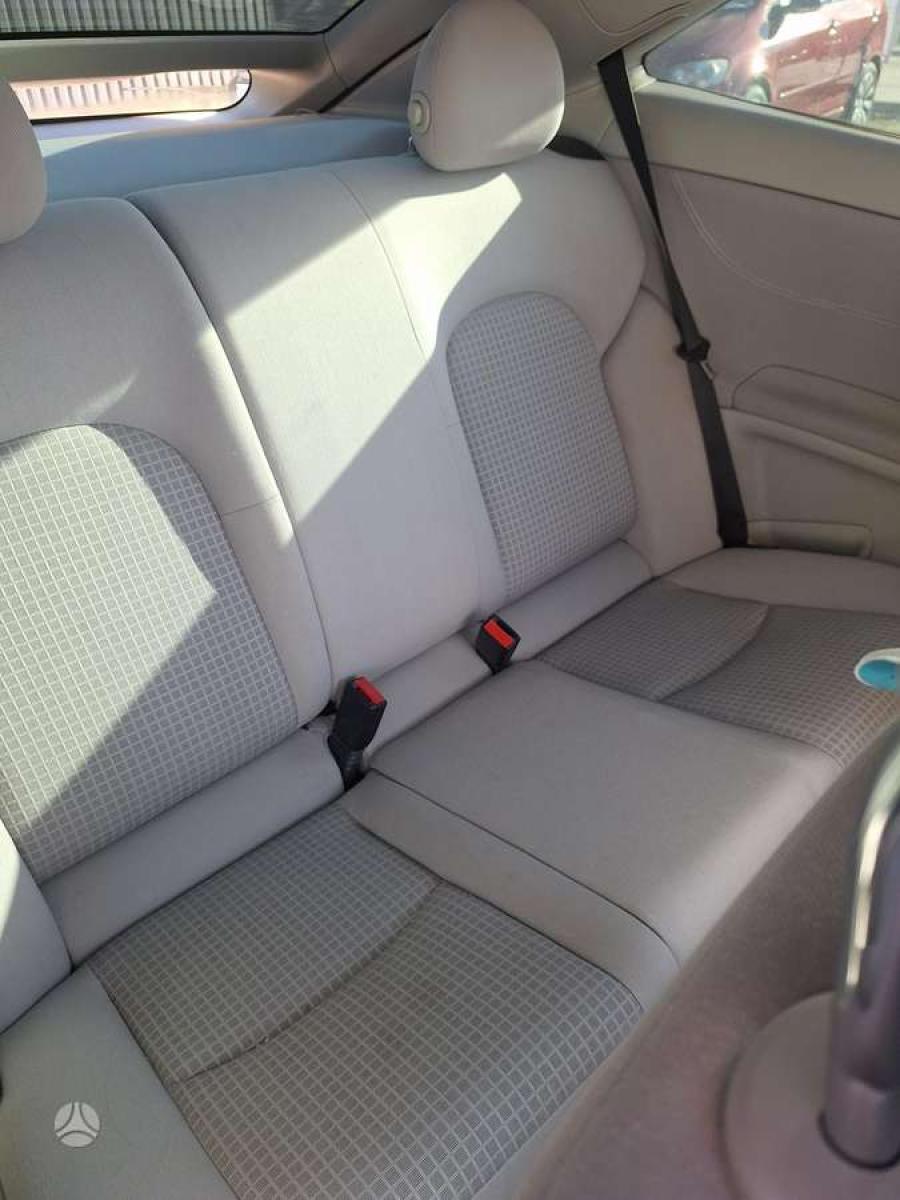 Black Mercedes-Benz c-220 2007 in Kaunas, with an engine capacity of 2.20 L and mileage of 300 thousand km for 1650 €, photo 7 on AUTOMOTO.COM.LV