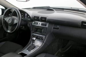 Melns Mercedes-Benz c-220 2010 Tallina, ar dzinēja tilpumu 2.10 L un nobraukumu 229 tūkst. km par 3199 €, foto 6 vietnē AUTOMOTO.COM.LV
