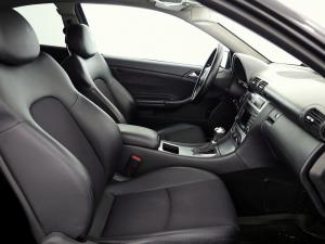 Melns Mercedes-Benz c-220 2010 Tallina, ar dzinēja tilpumu 2.10 L un nobraukumu 229 tūkst. km par 3199 €, foto 14 vietnē AUTOMOTO.COM.LV