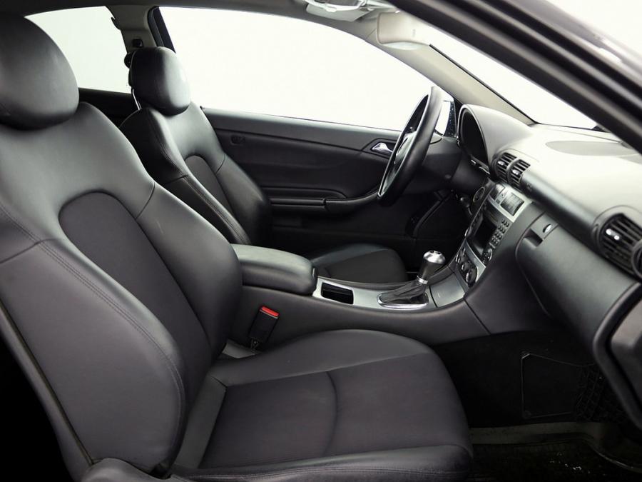 Melns Mercedes-Benz c-220 2010 Tallina, ar dzinēja tilpumu 2.10 L un nobraukumu 229 tūkst. km par 3199 €, foto 14 vietnē AUTOMOTO.COM.LV