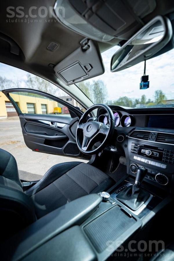 Black Mercedes-Benz c-220 2011 in Riga, with an engine capacity of 2.20 L and mileage of 345 thousand km for 7900 €, photo 9 on AUTOMOTO.COM.LV