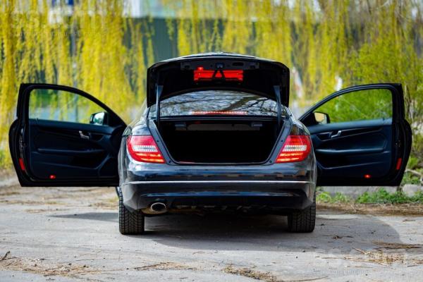 Melns Mercedes-Benz c-220 2011 Rīga, ar dzinēja tilpumu 2.20 L un nobraukumu 345 tūkst. km par 7500 €, foto 2 vietnē AUTOMOTO.COM.LV
